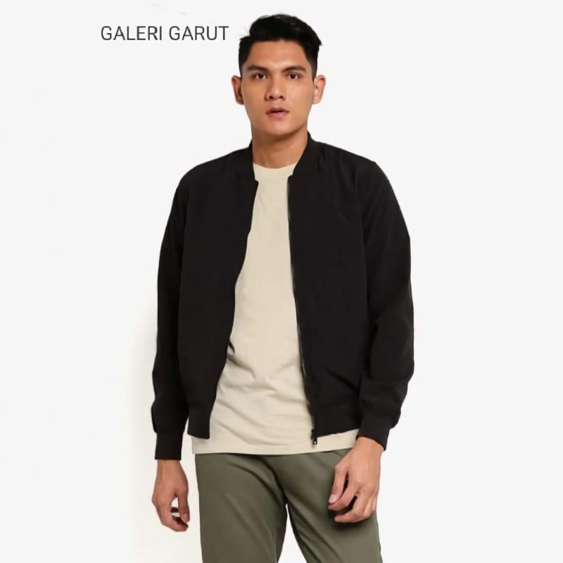 Jual Jaket Bomber Despo Varsity Pria Hitam Polos | Shopee Indonesia
