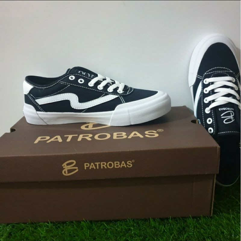 Jual Sepatu Patrobas Ivan low black white | Shopee Indonesia
