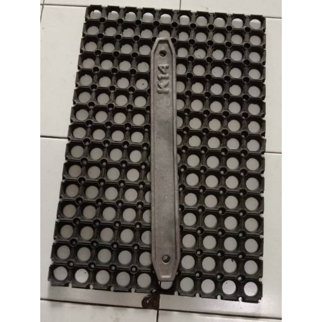 Jual plat besi cor k14/dragon/karate/atraksi karate/besi cor/silat ...