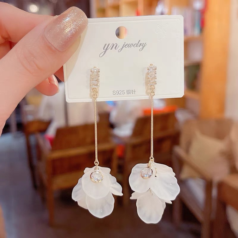 Jual Anting Gantung Panjang Model Kelopak Bunga Aksen Rumbai Ala untuk ...