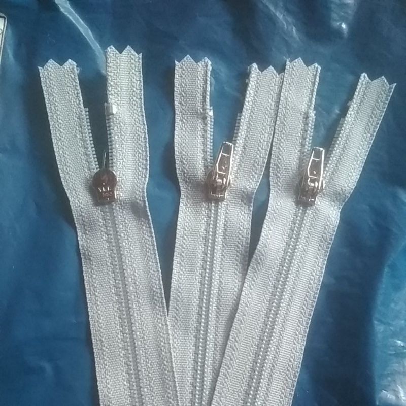 Jual resleting YKK SLFC 32 ECO = 15cm,, dan 17,5cm per pcs/satuan | Shopee Indonesia
