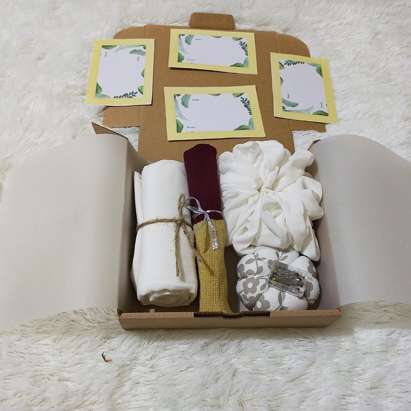 Jual Hampers hijab pashmina PLISKET FULL /gift box kado ulangtahun/wisuda/pernikahan warna putih ...