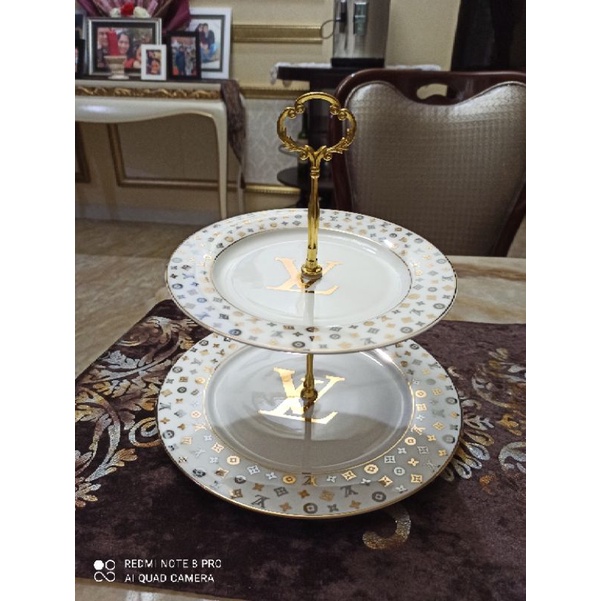 Jual luxury bone china cake stand LV tatakan kue tempat kue susun LV | Shopee Indonesia