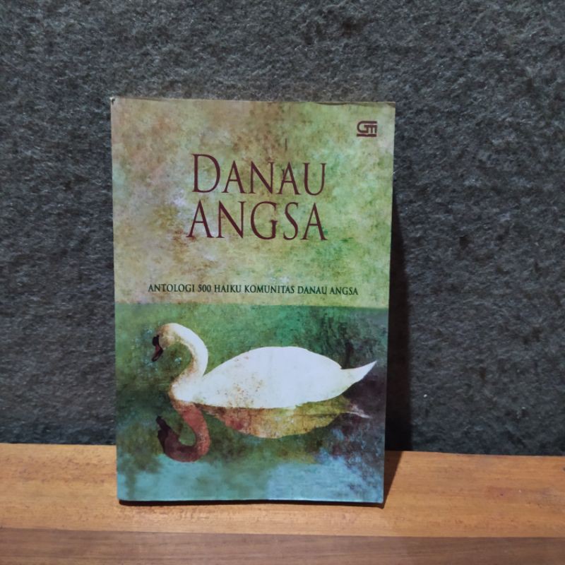 Jual danau angsa antologi 500 haiku komunitas danau angsa | Shopee ...