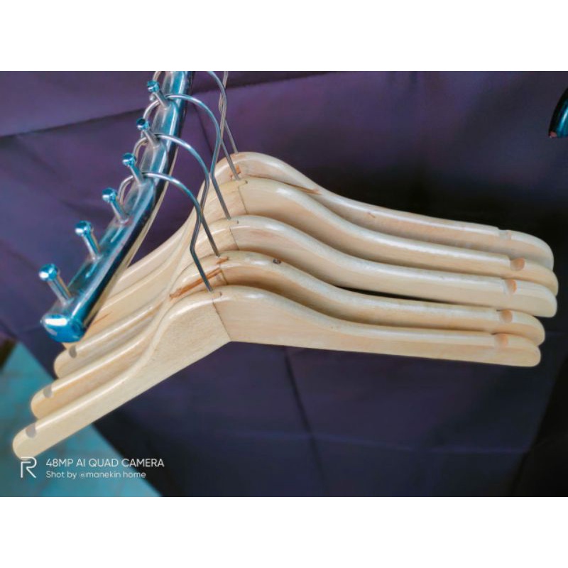 Jual hanger kayu grade B(6pc) | Shopee Indonesia
