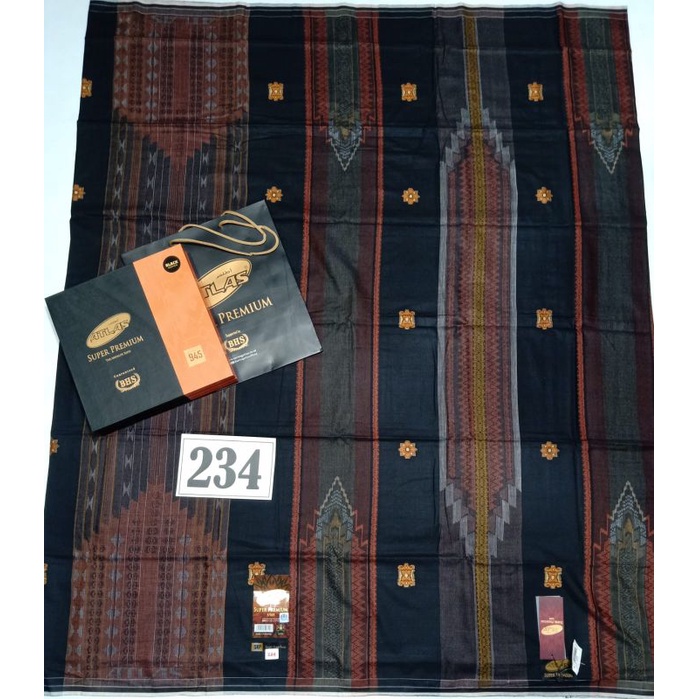 Jual Sarung AtLas Super Premium S.945 GOLD QuaLity Hitam | Shopee Indonesia