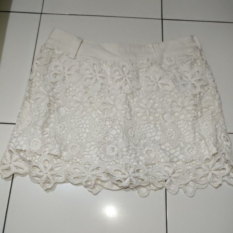 Jual ROK CELANA RENDA PENDEK WARNA PUTIH SESUAI FOTO | Shopee Indonesia