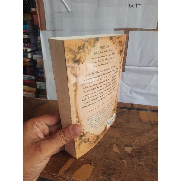 Jual Novel OF BEES AND MIST by Erick Setiawan | Shopee Indonesia