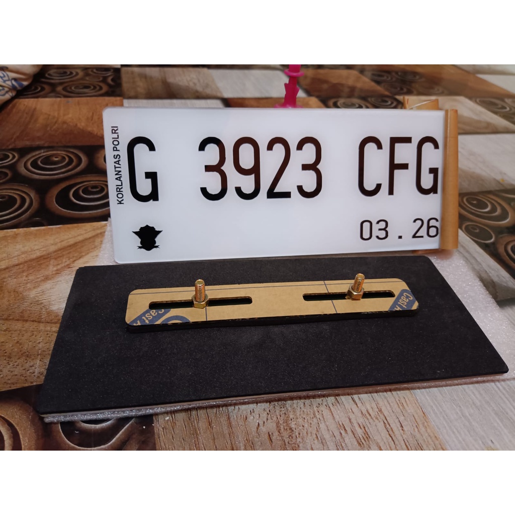 Jual PLAT MOTOR AKRILIK BAUT TANAM VARIASI | Shopee Indonesia