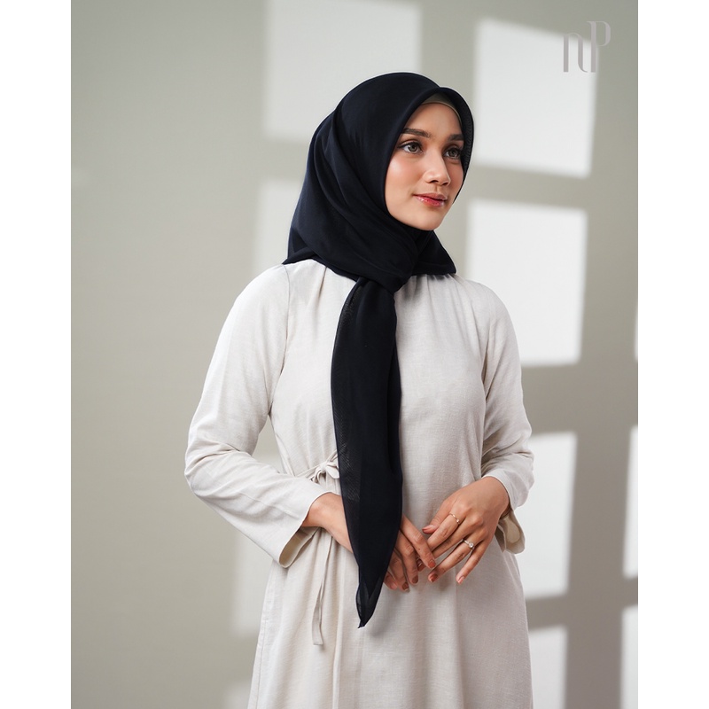 Jual napocut Hijab - Plain Paris Black & White Series - Hijab Segiempat Paris Jepang Premium 115 ...