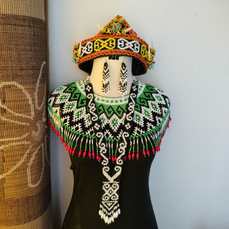 Jual satu set topi mahkota dan kalung dan anting dan rompi dada ...