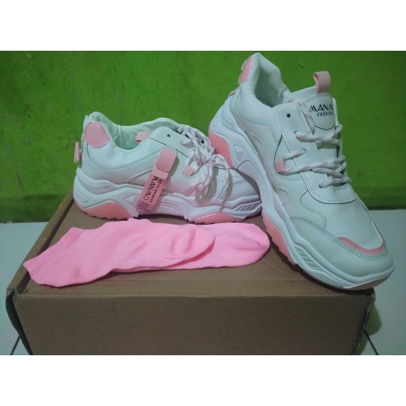 Jual sepatu dan jilbab(pesana) | Shopee Indonesia