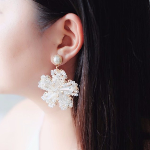 Jual YUNA - Stud Gold Beads Flower Earring | Shopee Indonesia