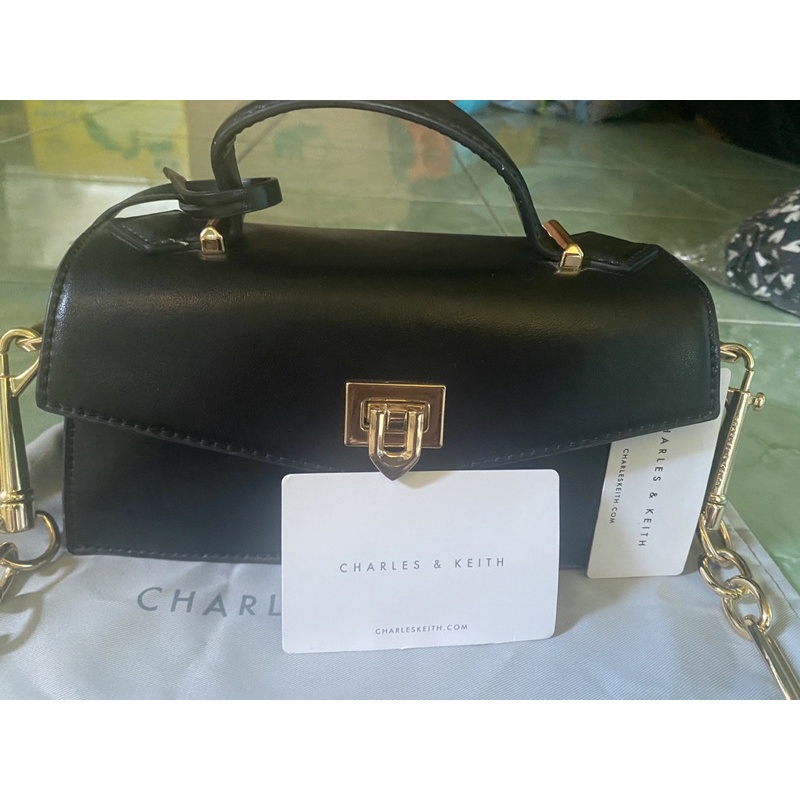 Jual Preloved Charles n Keith Ori tipe CK2-50270656 kondisi 70% ...