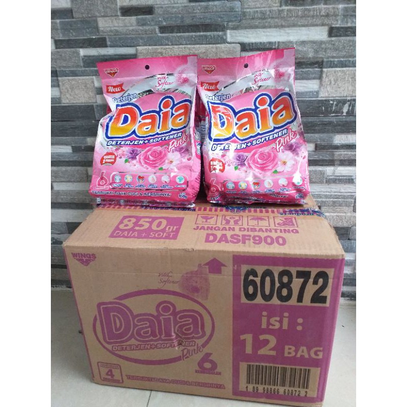 Jual Detergen DAIA Softener Pink 850 Gr 1 Dus (Via GOJEK) | Shopee ...