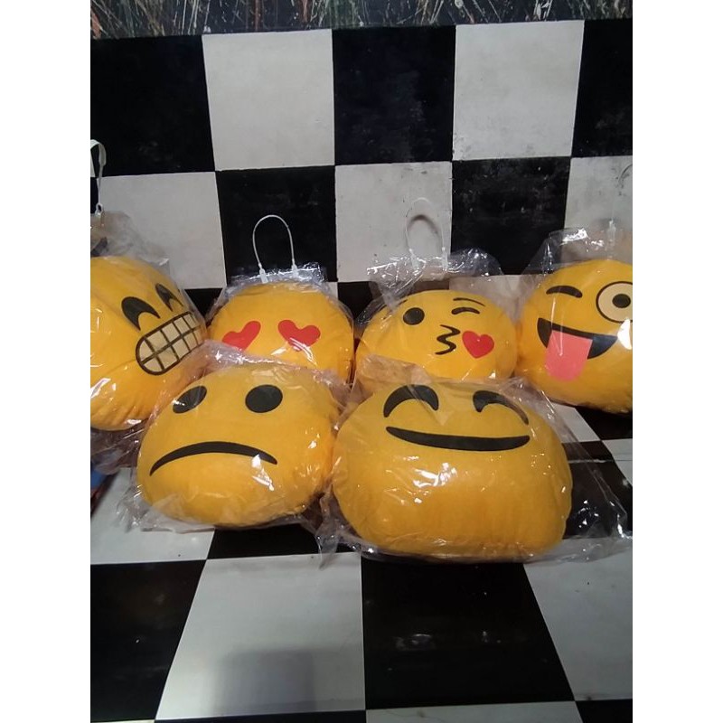 Jual Boneka Emoji / Boneka Smiley / Boneka bantal karakter Emot ...