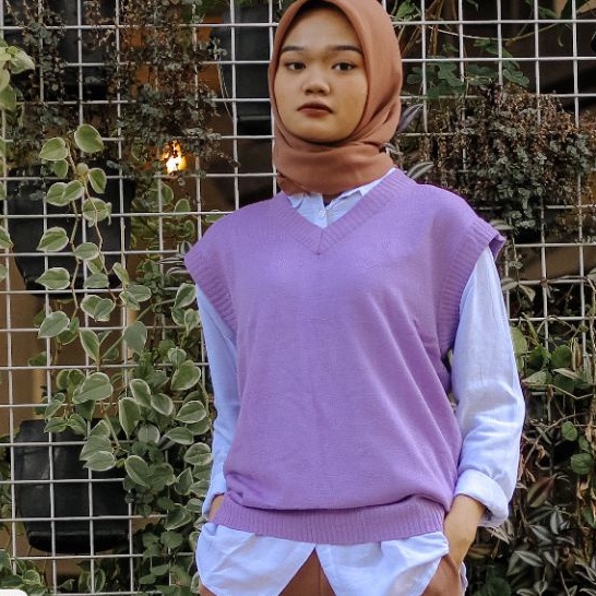 Jual NATHA VEST Crop Vest Luaran Rajut Wanita Polos Kerah V -#OMB ...