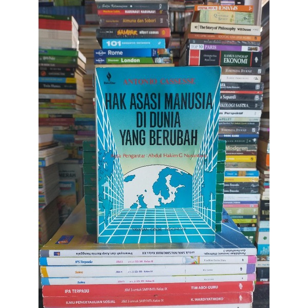 Jual Buku Original : Hak Asasi Manusia Di Dunia Yang Berubah - Antonio Cassesse | Shopee Indonesia