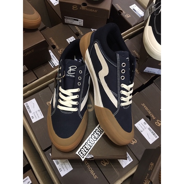 Jual PATROBAS CLOUD LOW NAVY | Shopee Indonesia
