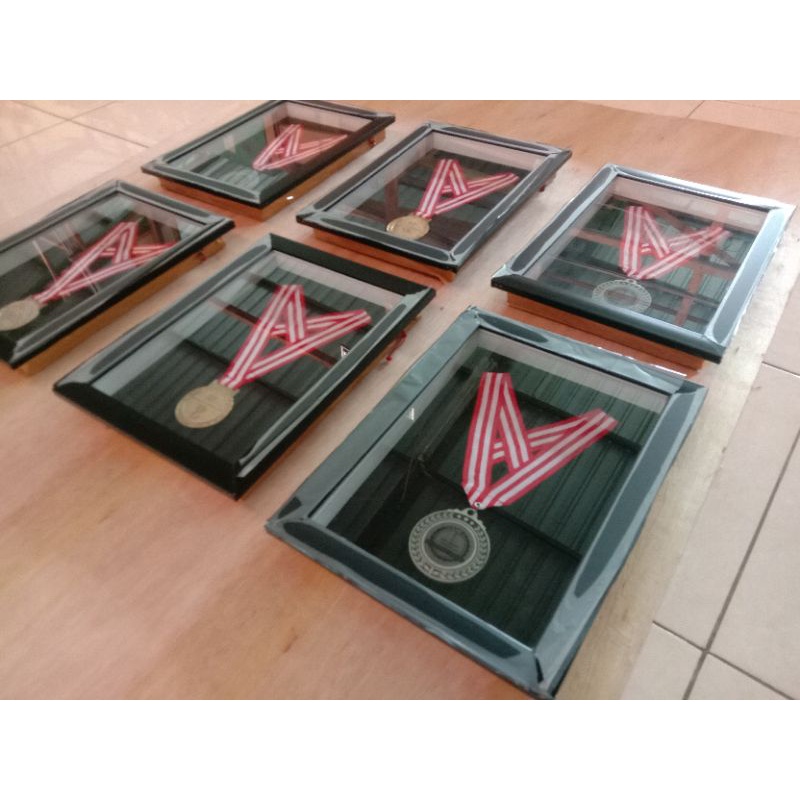 Jual PIGURA UNTUK MEDALI UKURAN 25 CM X 35 CM / MEDALI EMAS PENGHARGAAN ...