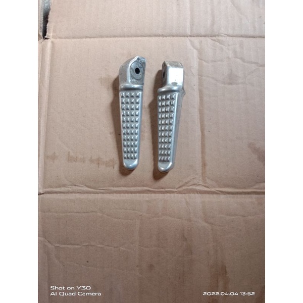 Jual pijakan foot step belakang 2nd ori cb150r old k15 I new cb150r k56 ...