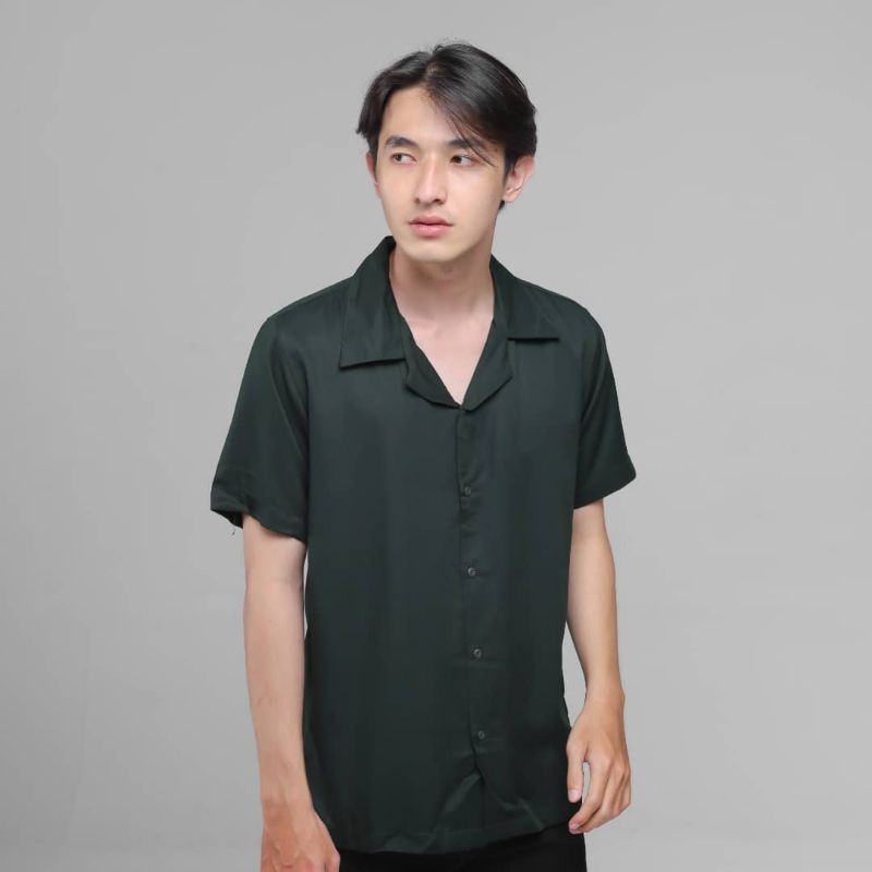 Jual Kemeja polos pria Hitam lengan pendek kerah V / kemeja polosan top ...
