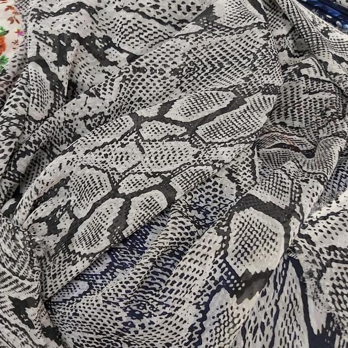Jual kain-bahan chiffon /sipon motif ular - Putih | Shopee Indonesia