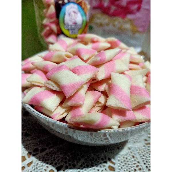 Jual Astor bantal /snack manis / snack kiloan /jajanan tradisional ...