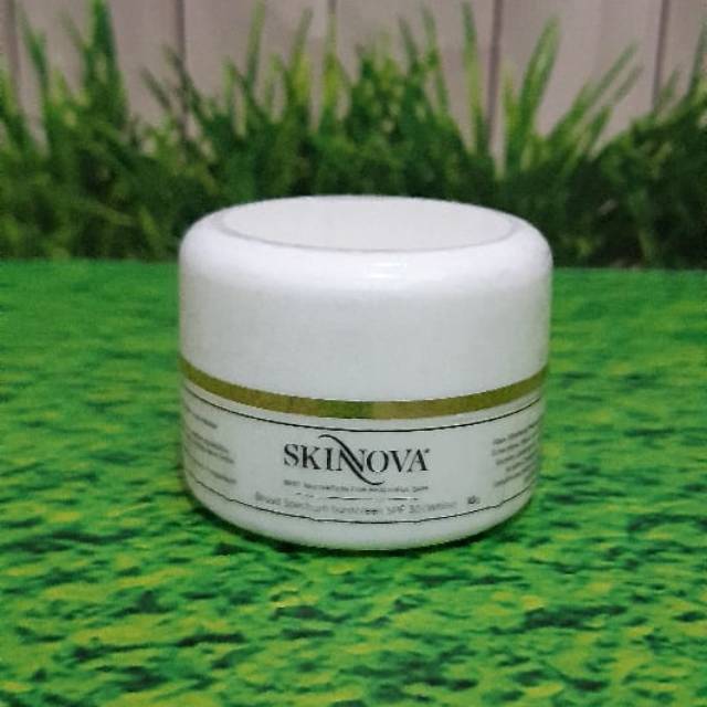 Jual SKINNOVA BROAD SPECTRUM SUNSCREEN SPF 30 (WHITE) | Shopee Indonesia