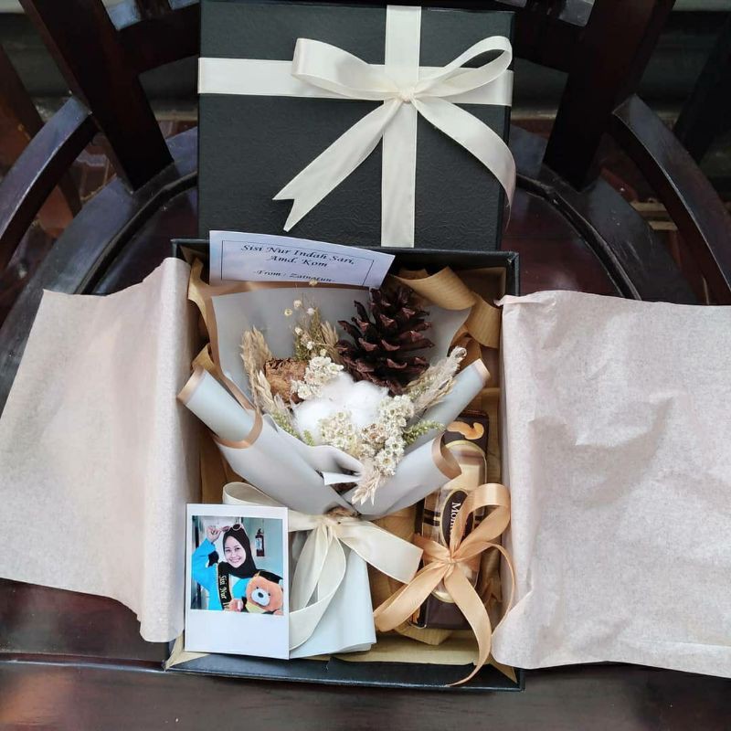 Jual Gift box hadiah ulangtahun / graduation buket bunga kering / dried ...