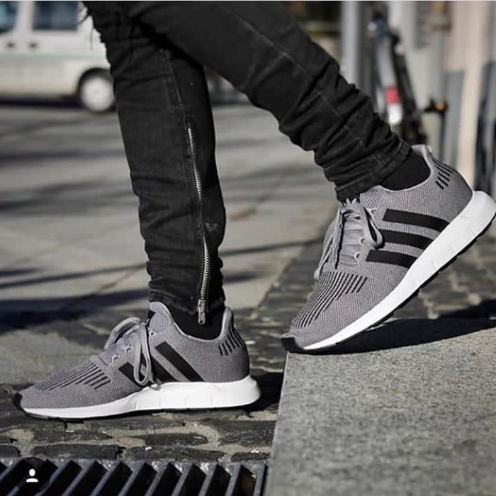 Jual Adidas Swift Run Grey Original / sepatu adidas / sepatu jalan ...