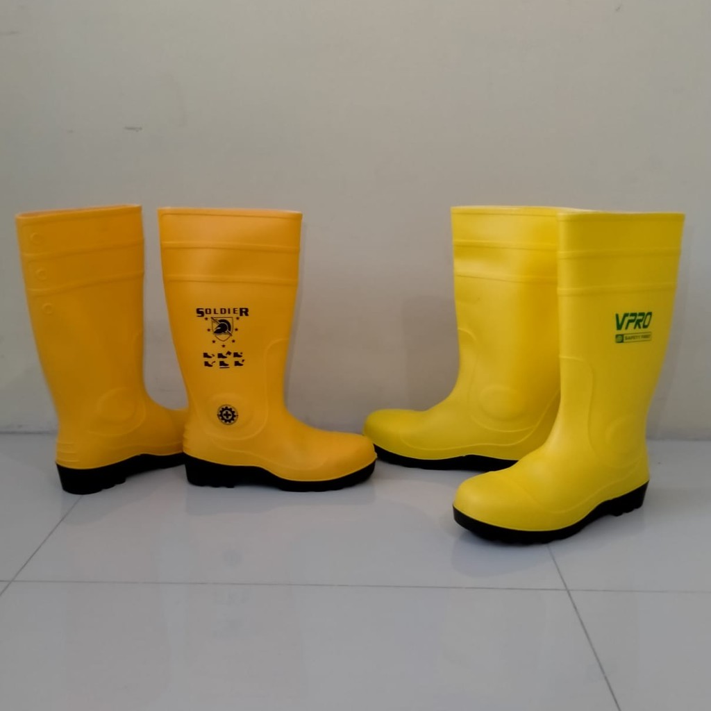 Jual SEPATU BOOTH SAFETY RUBBER UJUNG BESI STEEL BOOTH RUBBER SAFETY ...