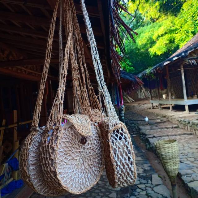 Jual Tas Koja Bulat rajutan kulit kayu khas suku Baduy | Shopee Indonesia