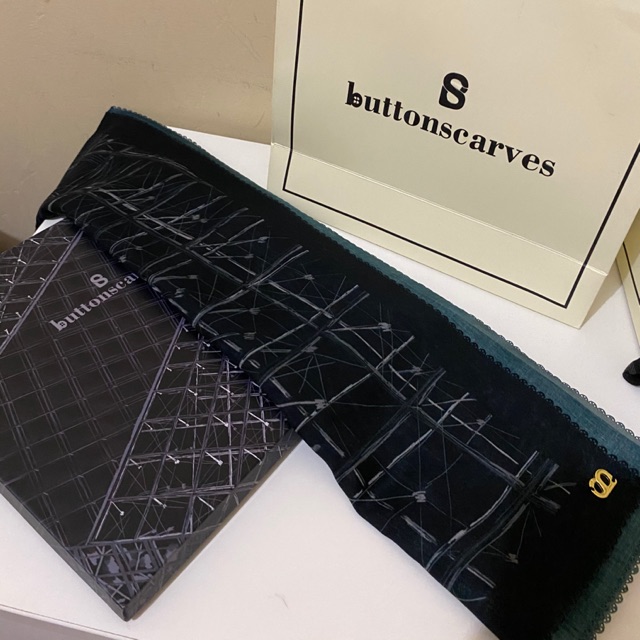 Jual Preloved Buttonscarves Louvre Black | Shopee Indonesia