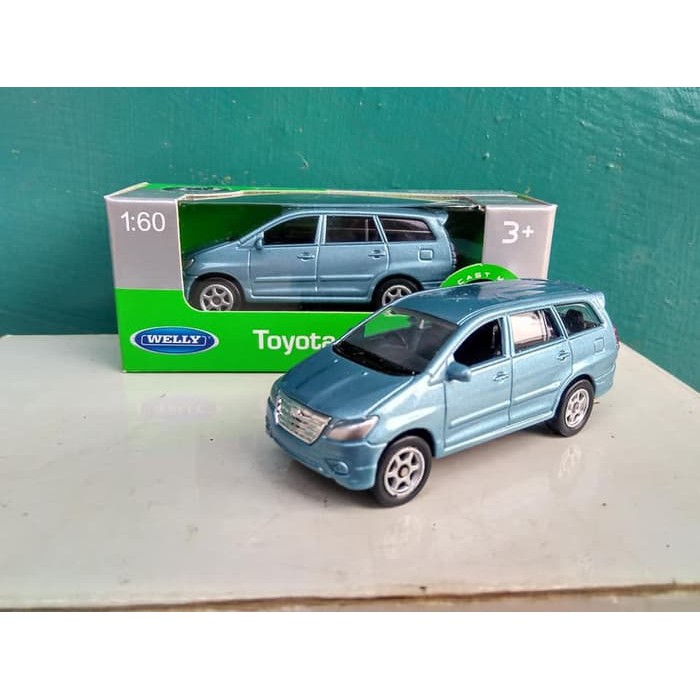 Jual Diecast Miniatur mobil innova mainan diecast Toyota kijang Innova ...