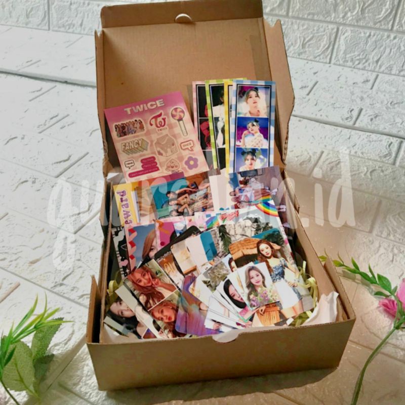 Jual FANKIT KPOP TWICE ISI 40++ PCS HAMPERS KADO MURAH | Shopee Indonesia