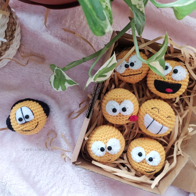 Jual Amigurumi / Boneka rajutan karakter emoticon Smile | Shopee Indonesia