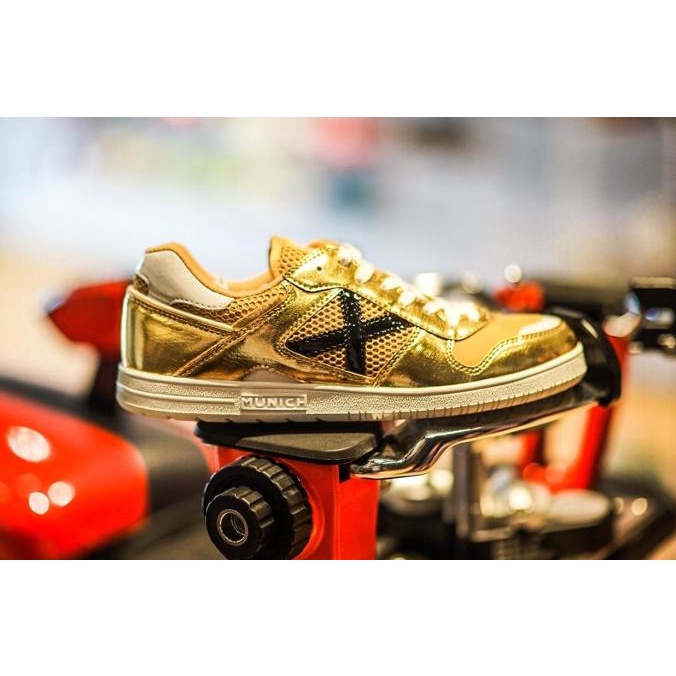 Jual Sepatu Futsal X Munich Continental V2 29 100% Original In ( Gold ...