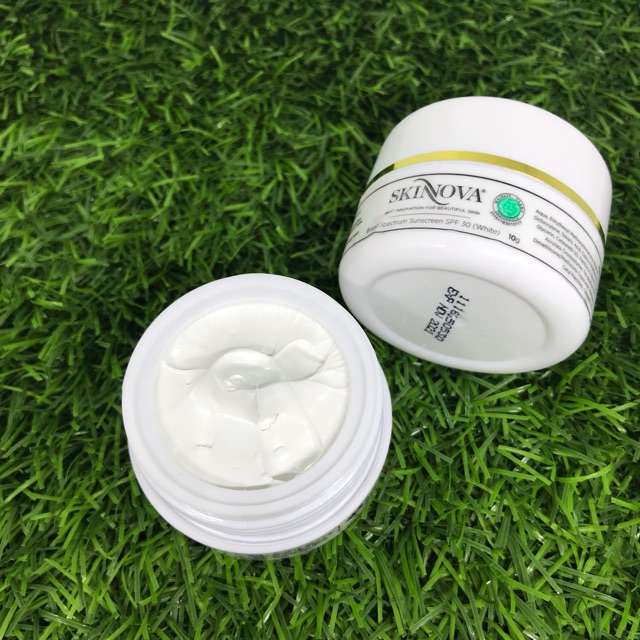 Jual skinnova Broad Spectrum Sunscreen SPF 30 (White) | Shopee Indonesia