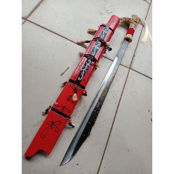 Jual Mandau Beraneka Ragam Motif Golok Parang Senjata Dayak Pusaka Khas ...