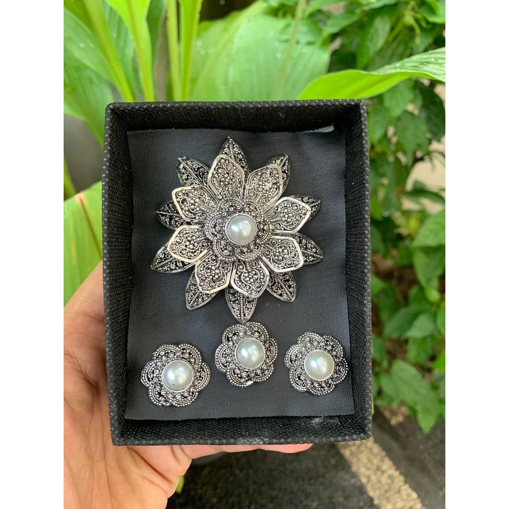 Jual bros alpaka bali set kebaya motif tunjung klopak perak bakar ...