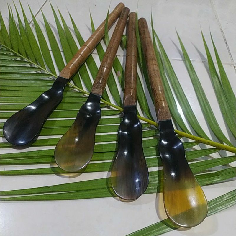 Jual sendok sepatu tanduk / shoehorn / alat untuk memakai sepatu bahan ...