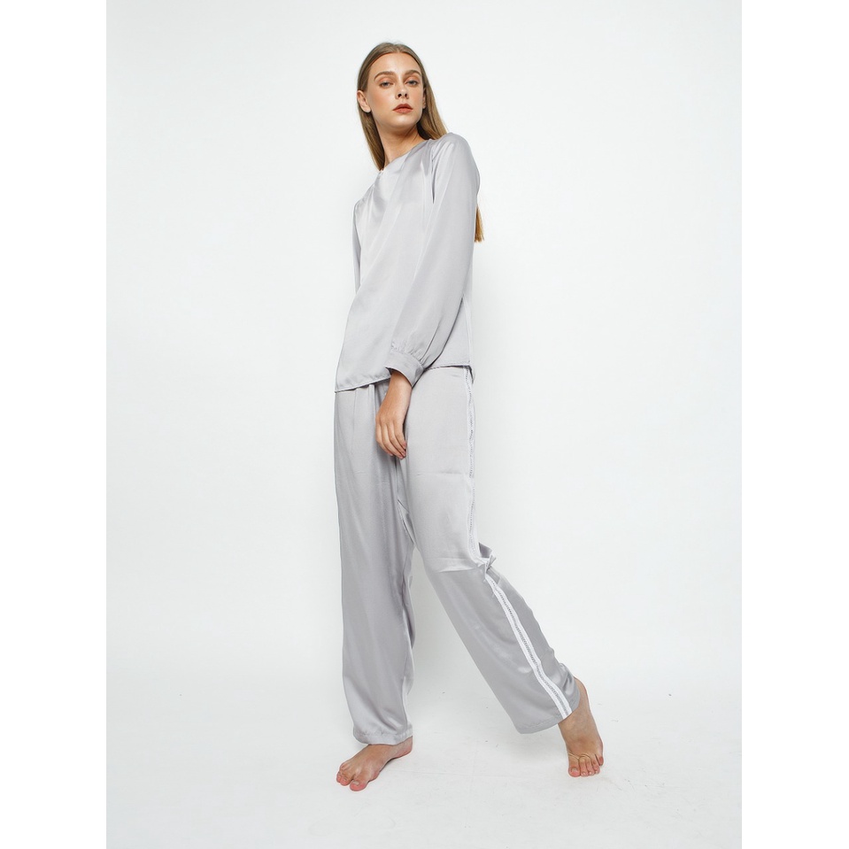 Jual DF Harper House Lizzy Tracksuit Satin Set | Shopee Indonesia