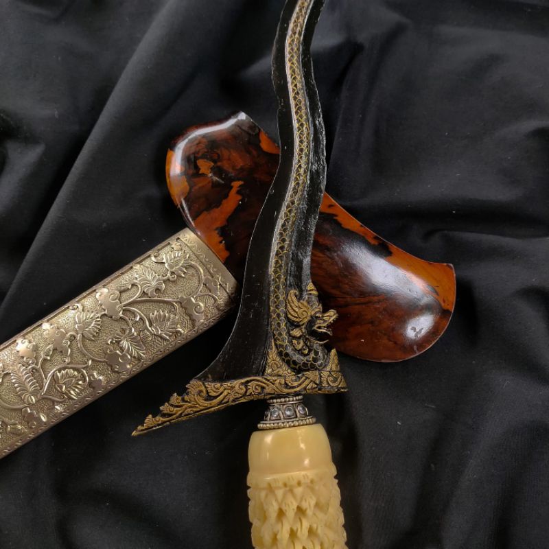 Jual Keris Nogo Rojo Naga Raja Luk 5 Kinatah Emas Pamor Keleng ...