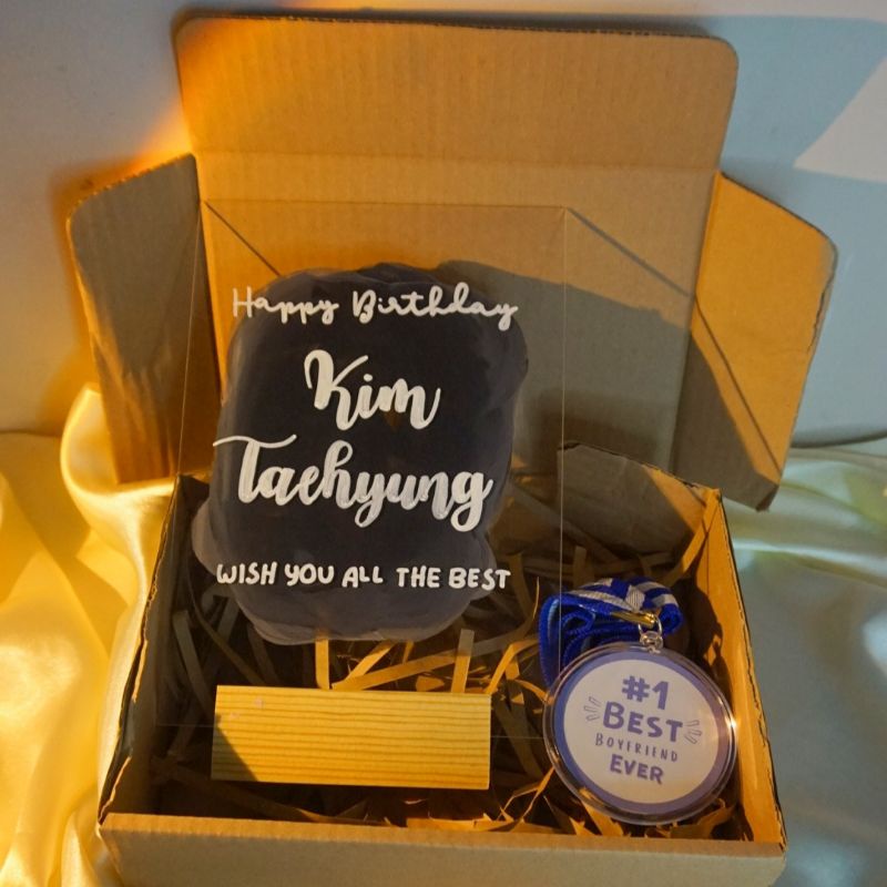 Jual Hampers Medali dan Acrylic Lettering Custom Aesthetic Gift Bundle ...
