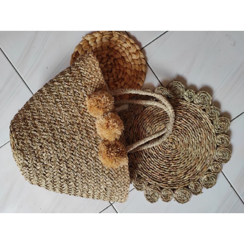 Jual tas Anyaman Mendong Tas Etnik Tas Handmade Tas pompom Tas Wanita ...