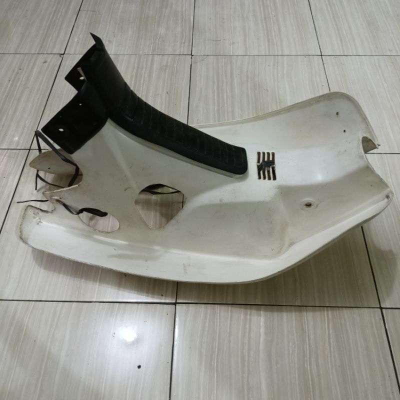 Jual Tebeng dek body sayap Honda Astrea Prima Putih Original copotan ...