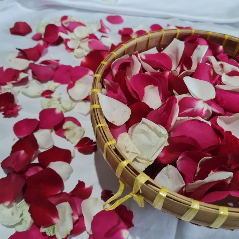Jual BUNGA TABUR MAKAM/ KELOPAK MAWAR 300 GRAM | Shopee Indonesia