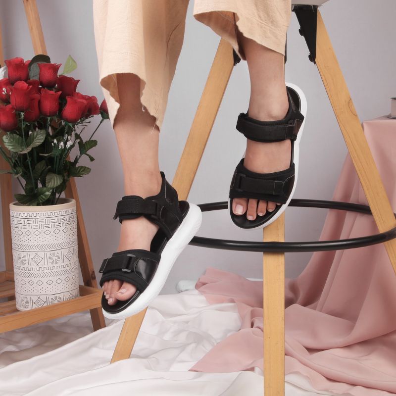 Jual Sandal gunung wanita TW-023(TEMARI) | Shopee Indonesia