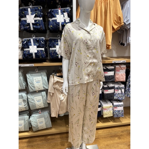 Jual UNIQLO PIYAMA SATIN LENGAN PENDEK | Shopee Indonesia
